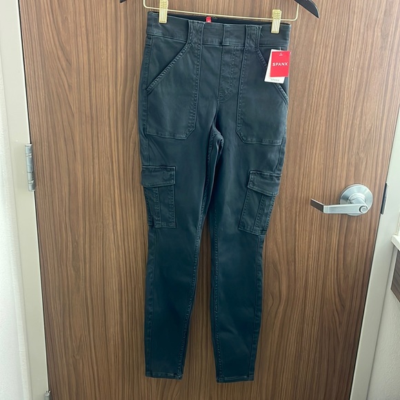 SPANX | Pants & Jumpsuits | New Spanx Stretch Twill Ankle Cargo Pant ...